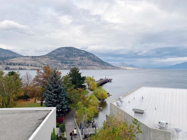 Book a Jet Tub Suite- Penticton Lakeside Resort