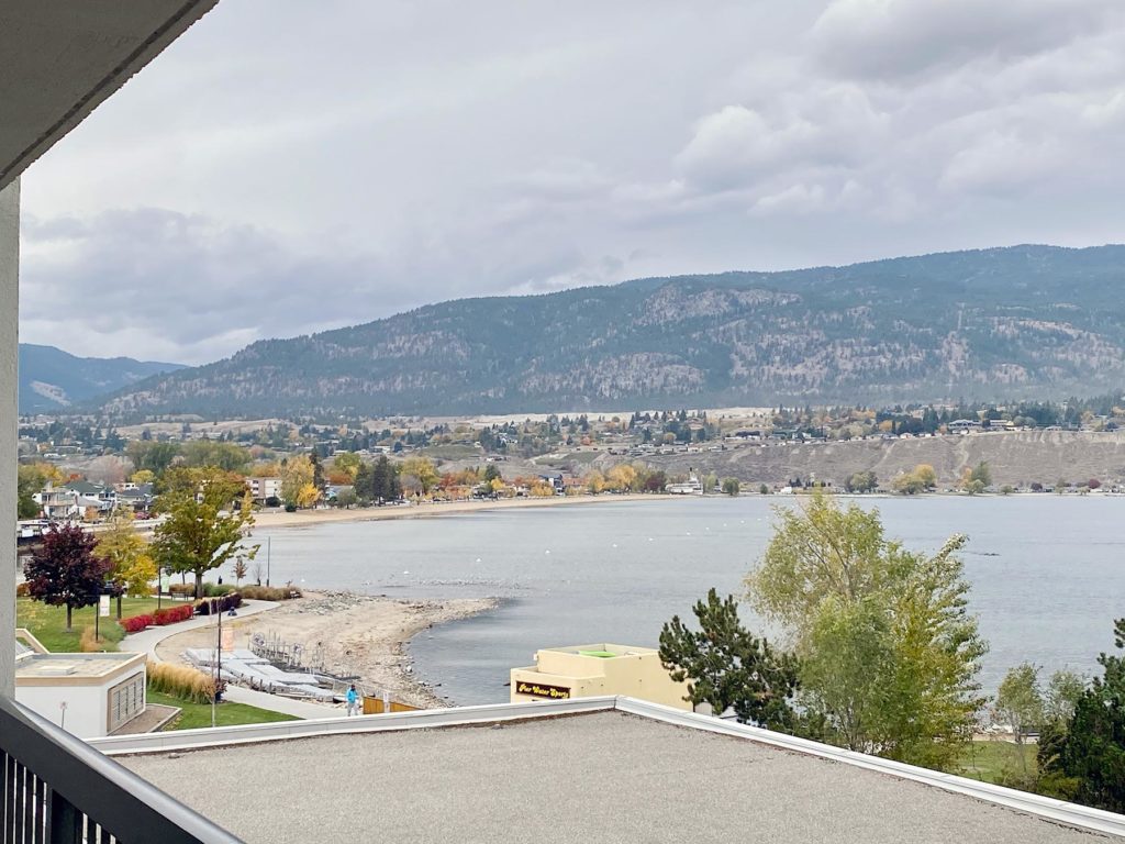 Book a Jet Tub Suite- Penticton Lakeside Resort