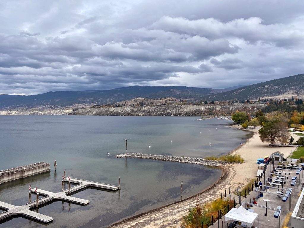 Main Building - King Lakeview Room - Penticton Lakeside Resort